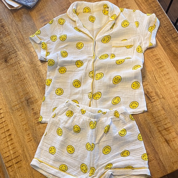 Intimates & Sleepwear | Smiley Face Girlswomens Pajama Set White And ...